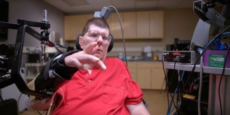 Paralyzed Man Moves Arm with Neuroprosthetic | The Scientist